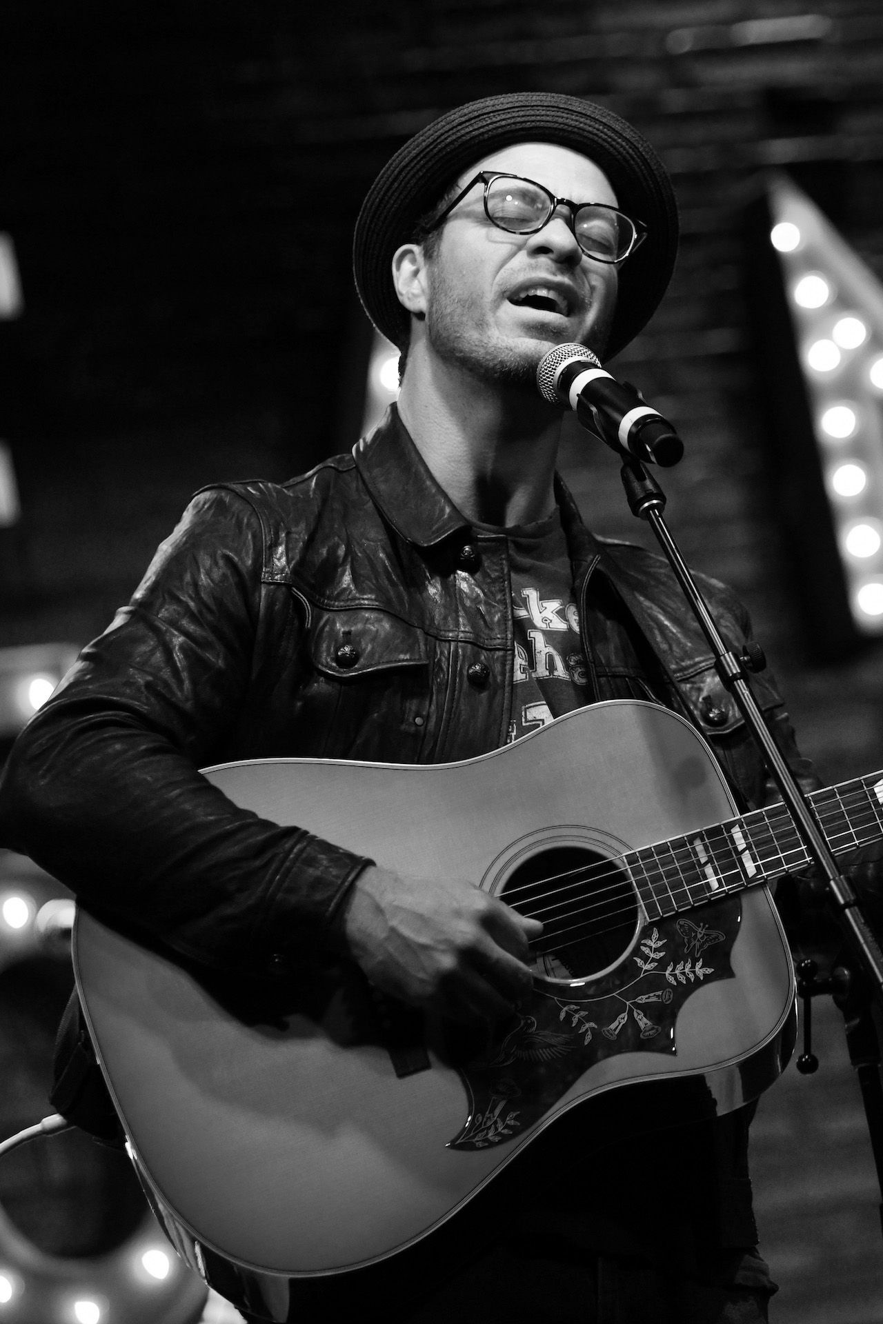 Amos Lee - WXPN | Vinyl At Heart