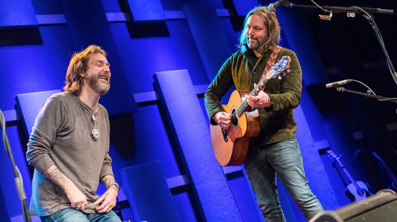 Chris and Rich from The Black Crowes: "Thorn In My Pride" (World Cafe ...