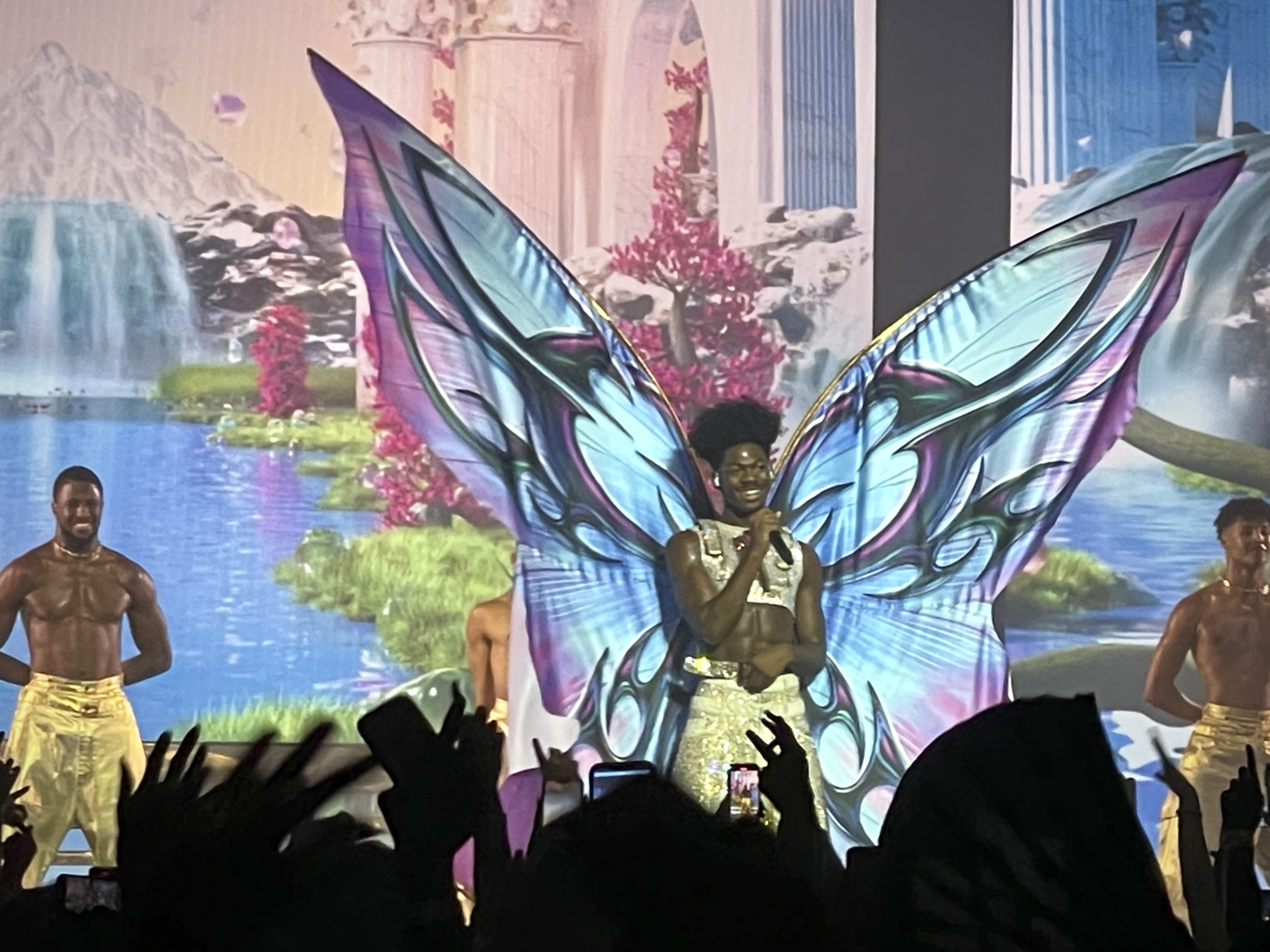 Lil Nas X Delivers A Theatrical, Exuberant Three Act Show, Performs New ...