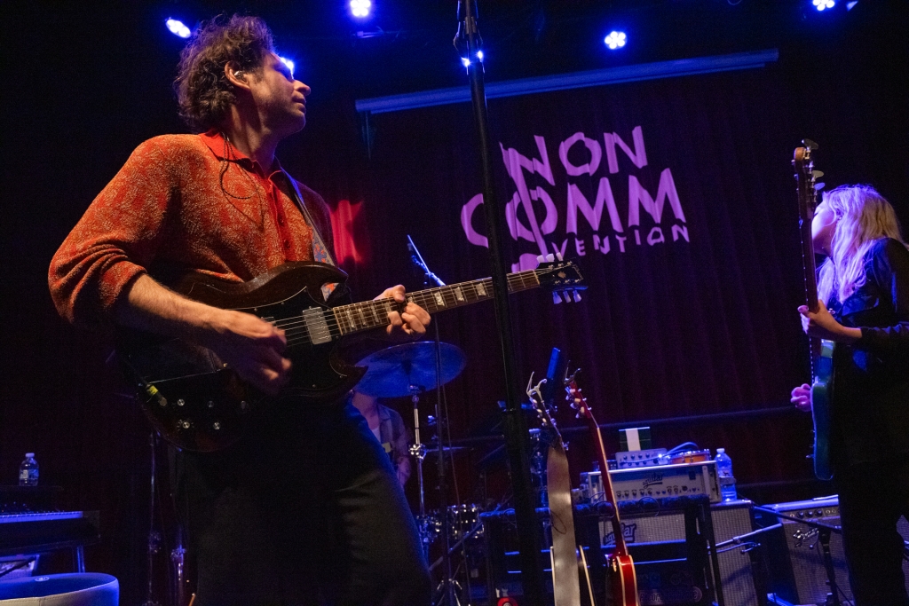 Lo Moon set the mood at NON-COMM with an atmospheric and electryfying ...