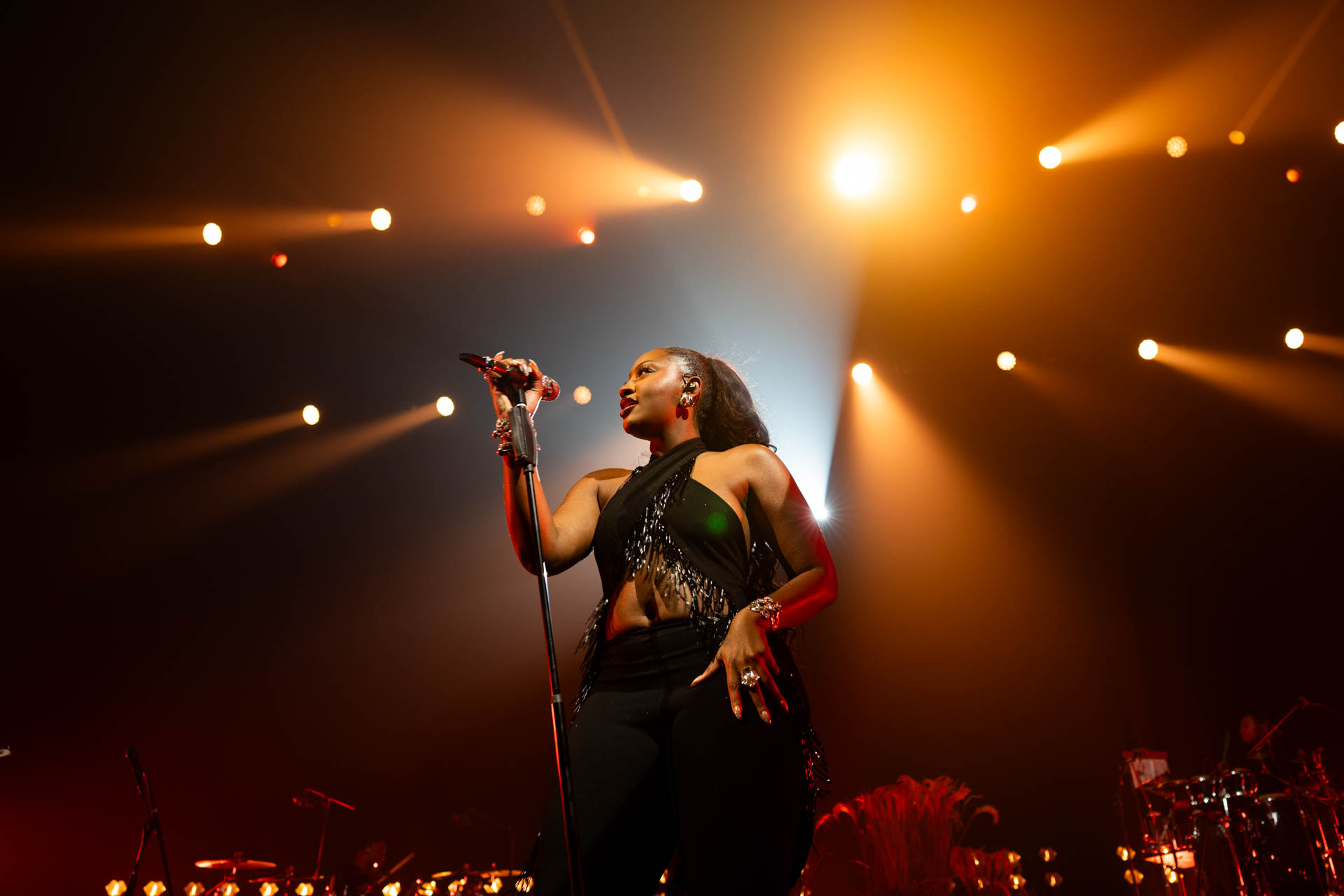 Tems Delivers a High-Energy Performance at The Met with Support from ...