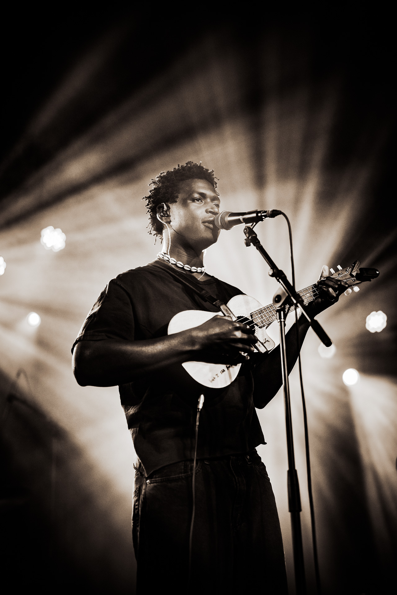 Mon Rovîa Brings Songs of Hope and Unity to Brooklyn Bowl Philadelphia ...